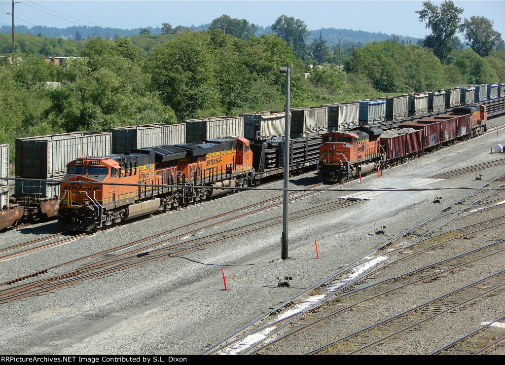 BNSF 3942 Ribbon Rail train